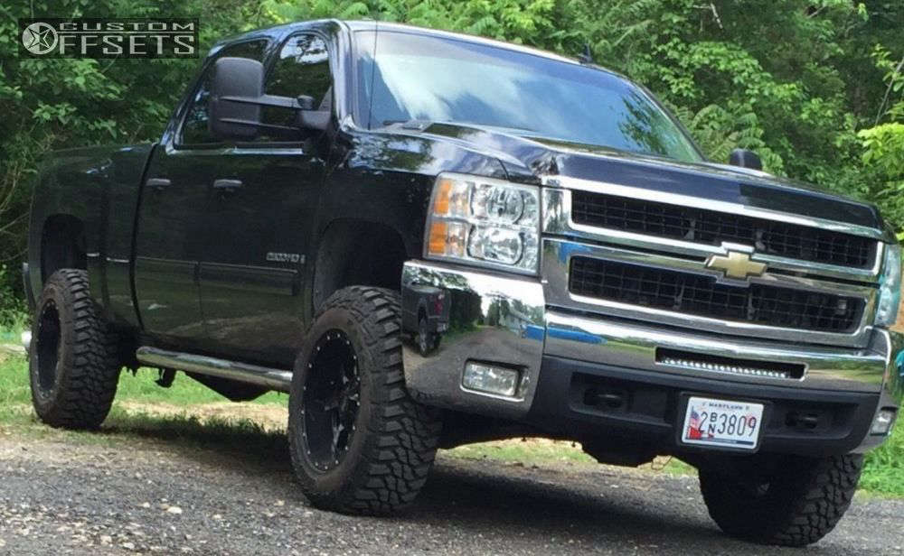 2009 Chevrolet Silverado 2500 HD with 18x10 -24 Moto Metal MO970 and ...