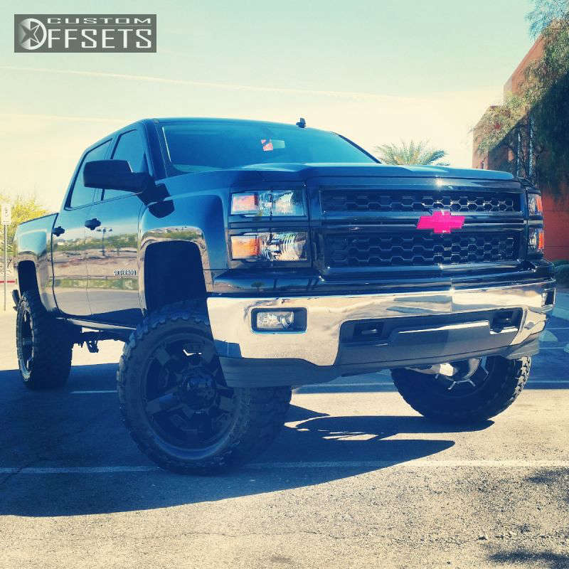 2014 Chevrolet Silverado 1500 with 20x9 -12 XD Rockstar II and 35/12 ...
