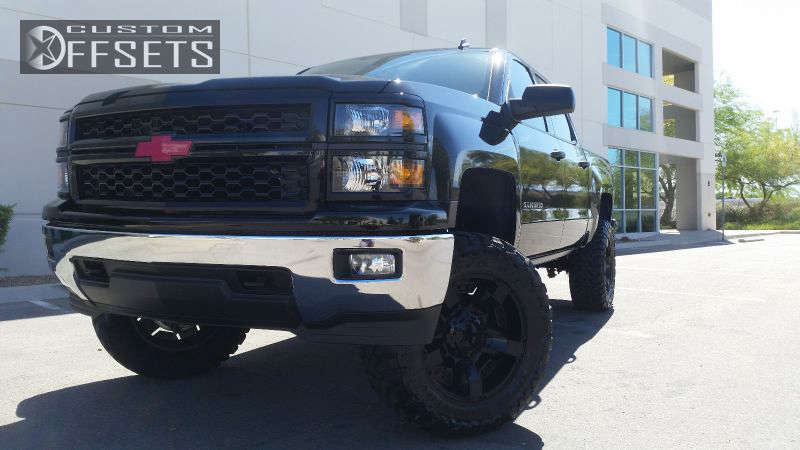 2014 Chevrolet Silverado 1500 with 20x9 -12 XD Rockstar II and 35/12 ...
