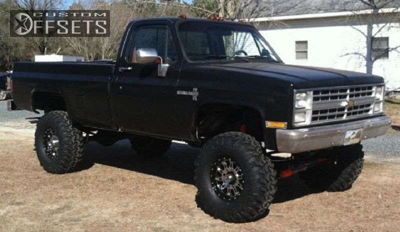 1987 Chevrolet V20 with 16x9 0 XD Hoss and 36/13.5R16 Super Swamper ...