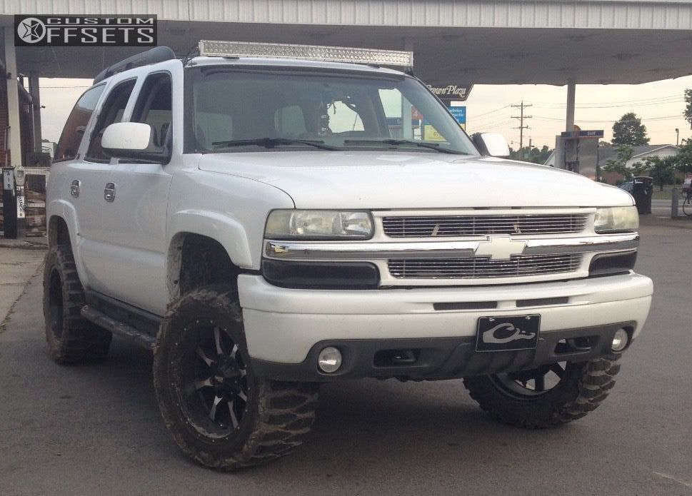 2004 Chevrolet Tahoe with 20x10 -24 Moto Metal MO970 and 33/12.5R20 ...