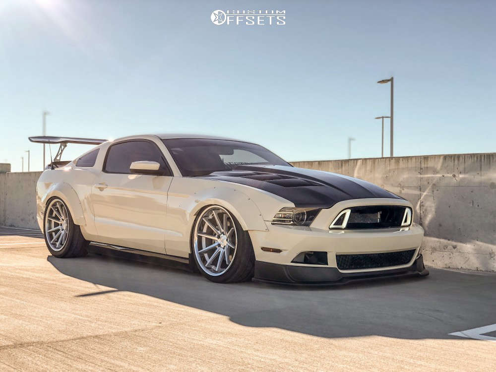 2014 Ford Mustang with 20x10.5 15 Ferrada FR4 and 255/35R20 Nitto Nt555 ...