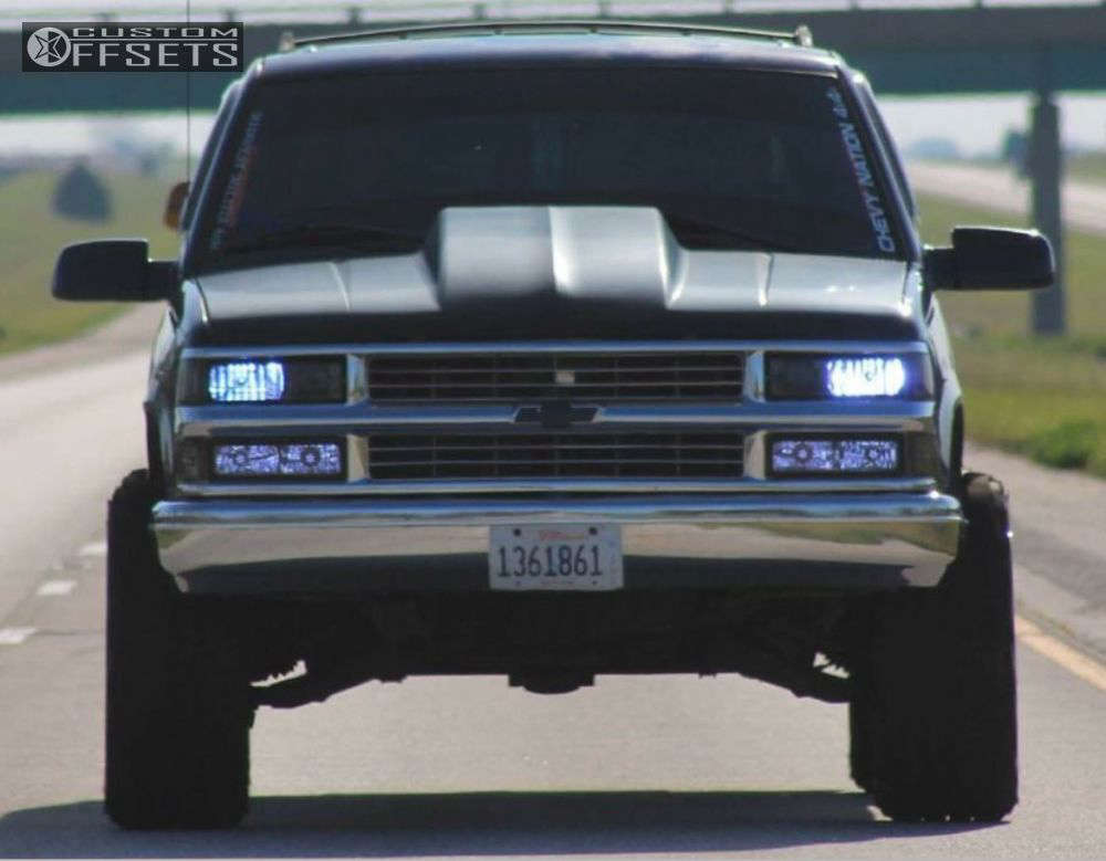 1998 Chevrolet Tahoe with 20x12 -44 Gear Off-Road Big Block and 33/12 ...