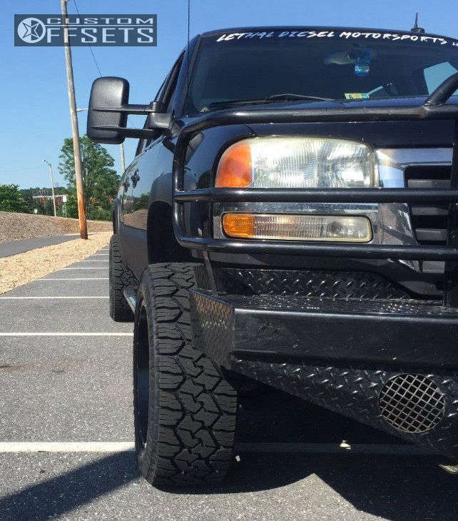 2003 GMC Sierra 2500 HD with 20x10 -24 Moto Metal MO970 and 275/55R20 ...