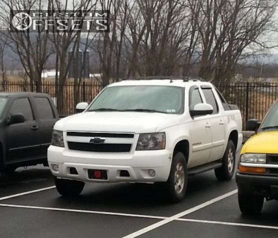 2007 Chevrolet Avalanche with 17x8 31 OEM Wheels OEM and 265/70R17 ...