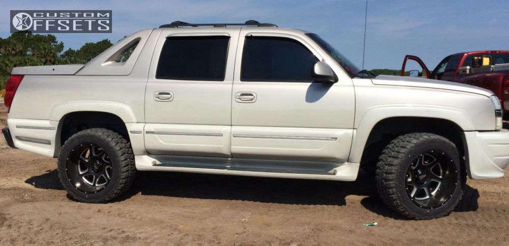 2006 Chevrolet Avalanche with 20x12 -44 Moto Metal MO976 and 33/12.5R20 ...