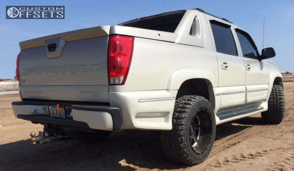2006 Chevrolet Avalanche with 20x12 -44 Moto Metal MO976 and 33/12.5R20 ...