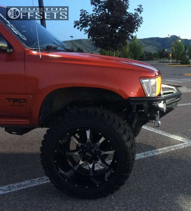 1990 Toyota Pickup with 20x12 -44 Moto Metal MO970 and 33/12.5R20 Toyo ...