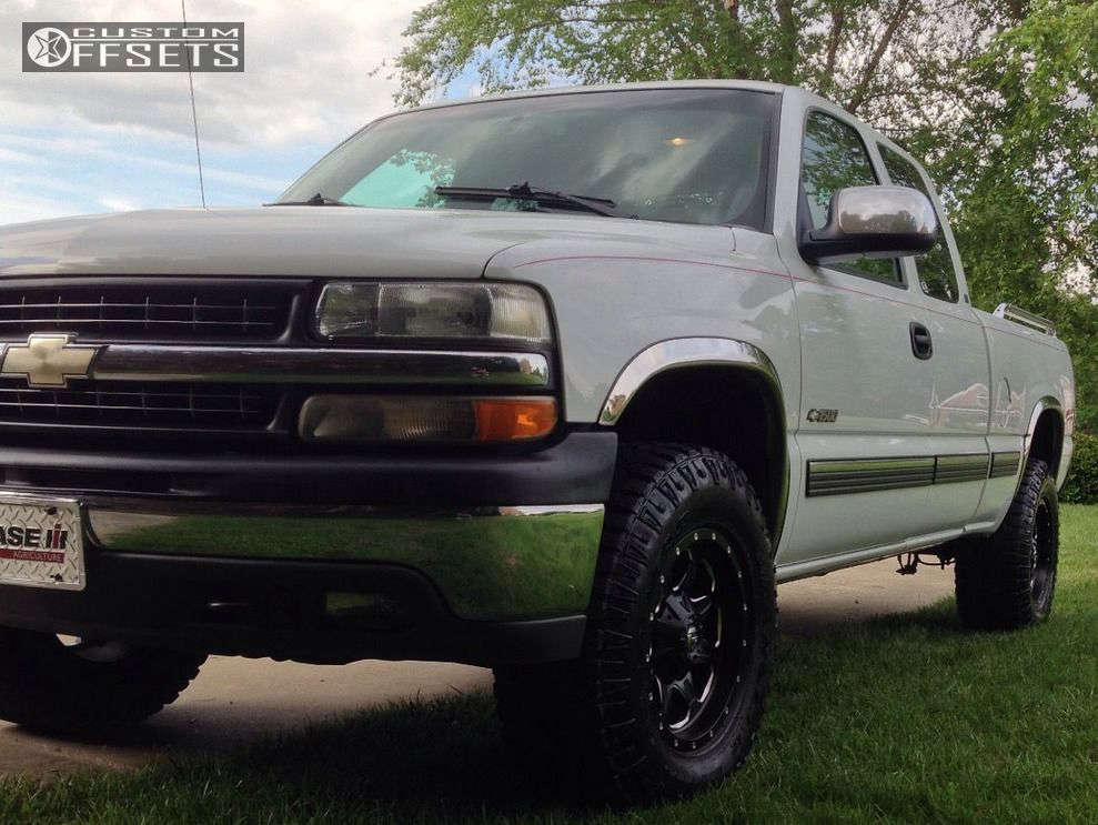 2000 Chevrolet Silverado 1500 with 17x9 1 Fuel Boost and 285/70R17 ...
