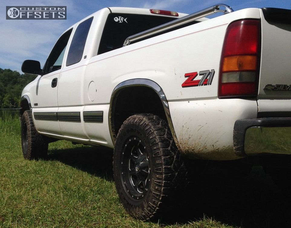 2000 Chevrolet Silverado 1500 with 17x9 1 Fuel Boost and 285/70R17 ...