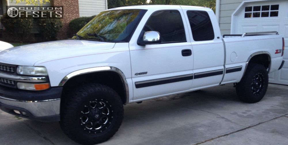 2000 Chevrolet Silverado 1500 with 17x9 1 Fuel Boost and 285/70R17 ...