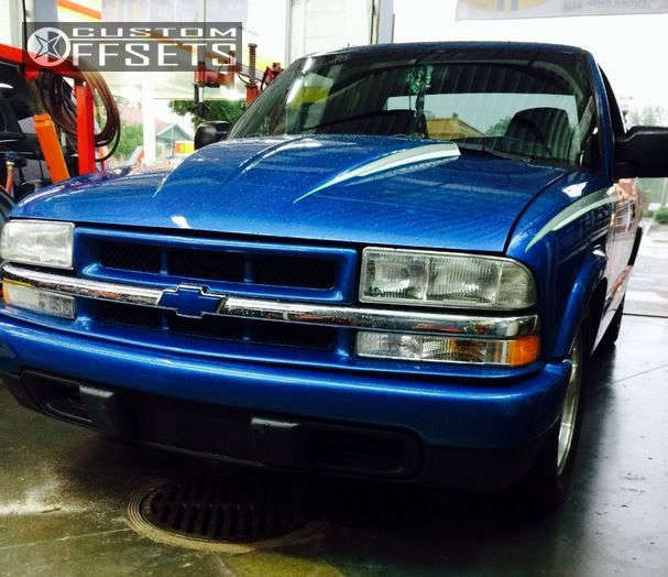 2000 Chevrolet S10 with 16x7 0 Billet Specialties 0.05 and 27/7.5R16 ...