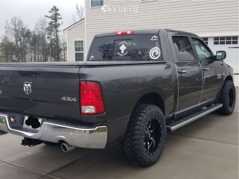 2017 Ram 1500 with 18x10 -24 Moto Metal Mo970 and 33/12.5R18 Atturo ...