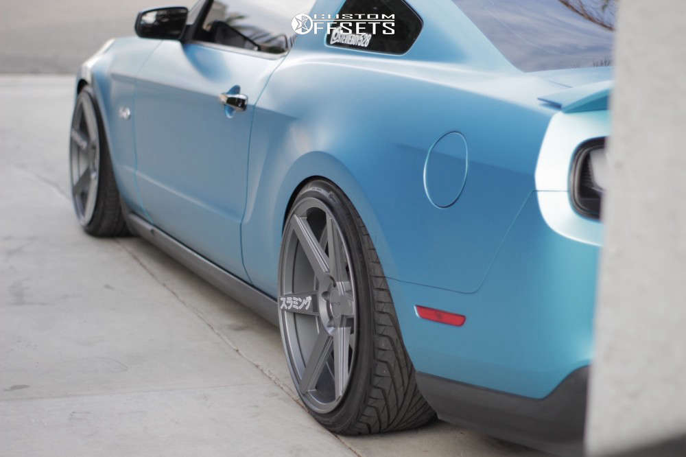 2011 Ford Mustang with 20x10 25 Sothis Sc002 and 245/30R20 Zenna Argus ...