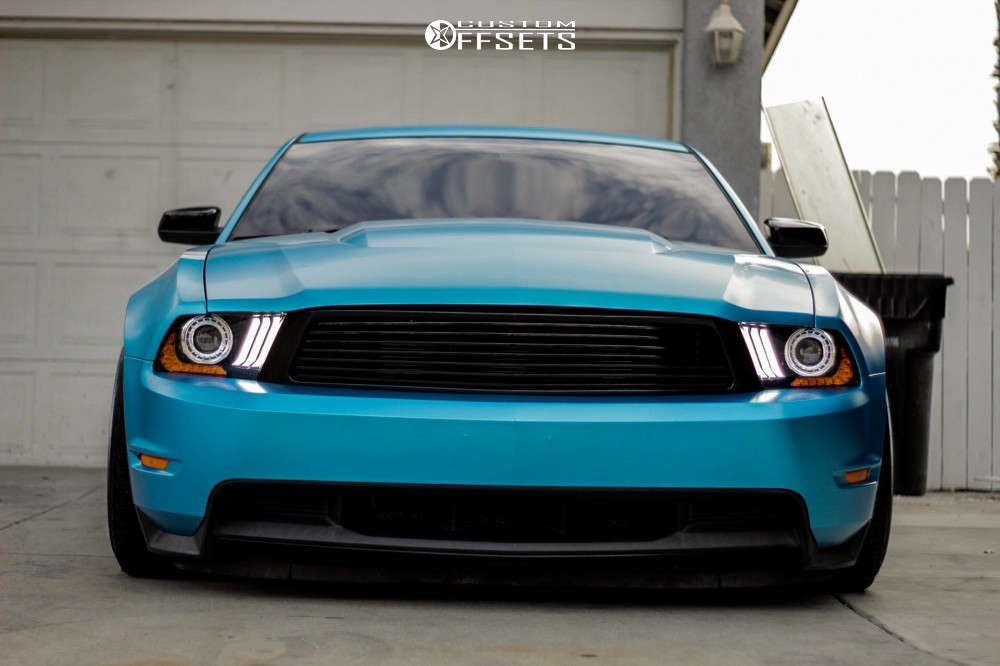 2011 Ford Mustang with 20x10 25 Sothis Sc002 and 245/30R20 Zenna Argus ...