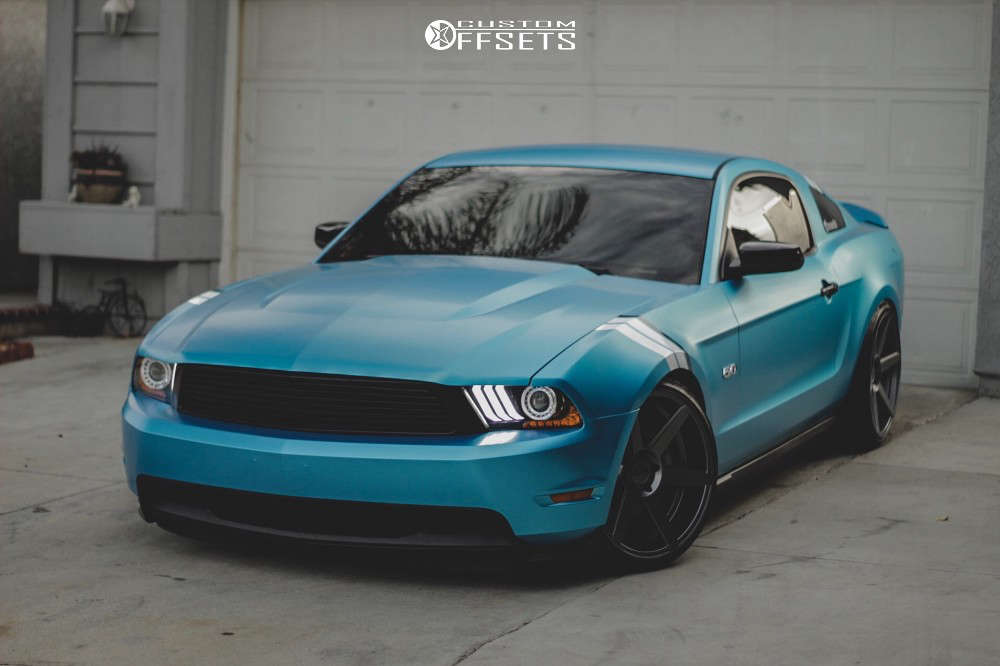 2011 Ford Mustang with 20x10 25 Sothis Sc002 and 245/30R20 Zenna Argus ...