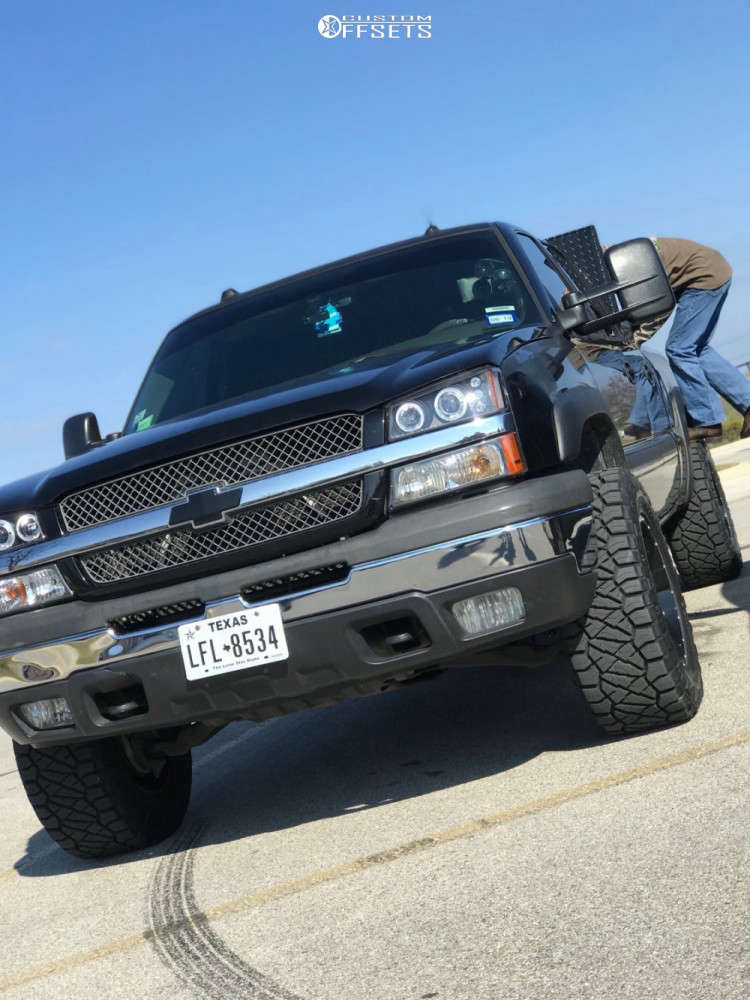 2004 Chevrolet Silverado 2500 with 18x10 -24 Moto Metal Mo970 and 33/12 ...