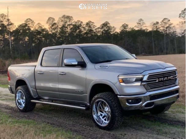 2019 Ram 1500 with 22x12 -43 Fuel Triton D609 and 33/12.5R22 Nitto ...