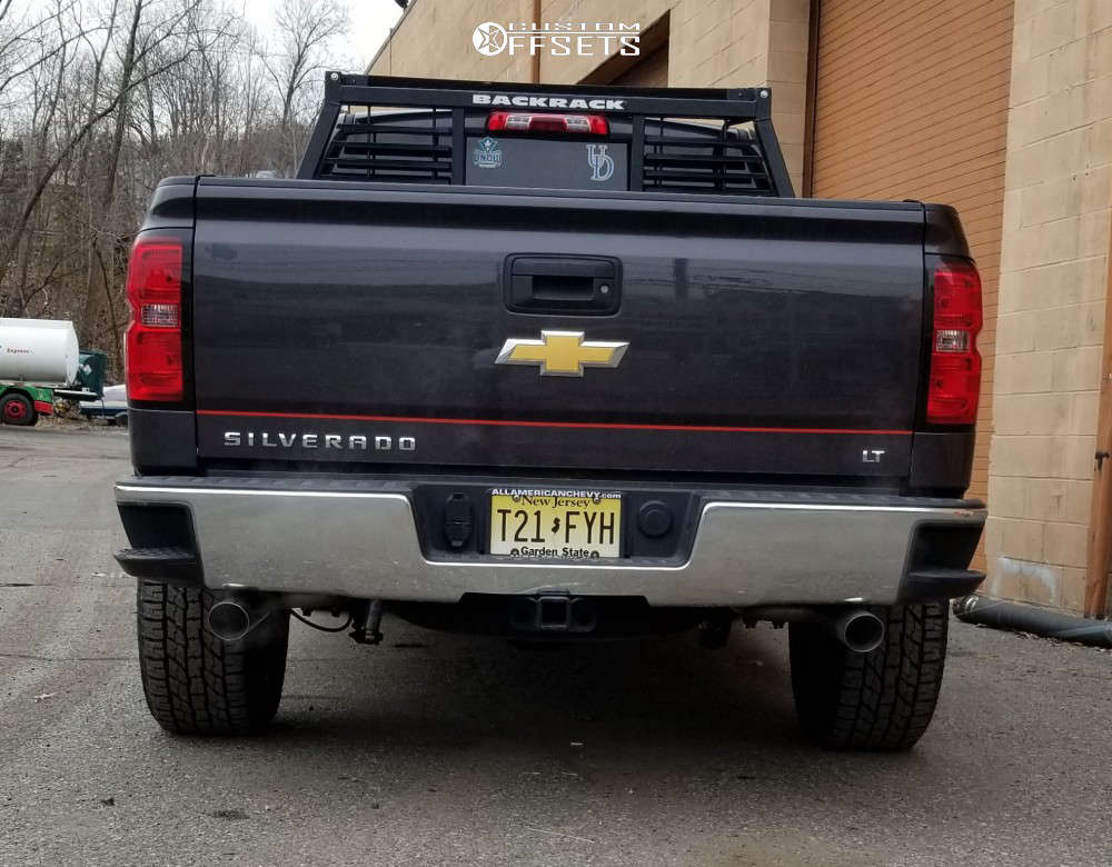 2015 Chevrolet Silverado 1500 with 20x10 -18 Fuel Assault and 305/55R20 ...