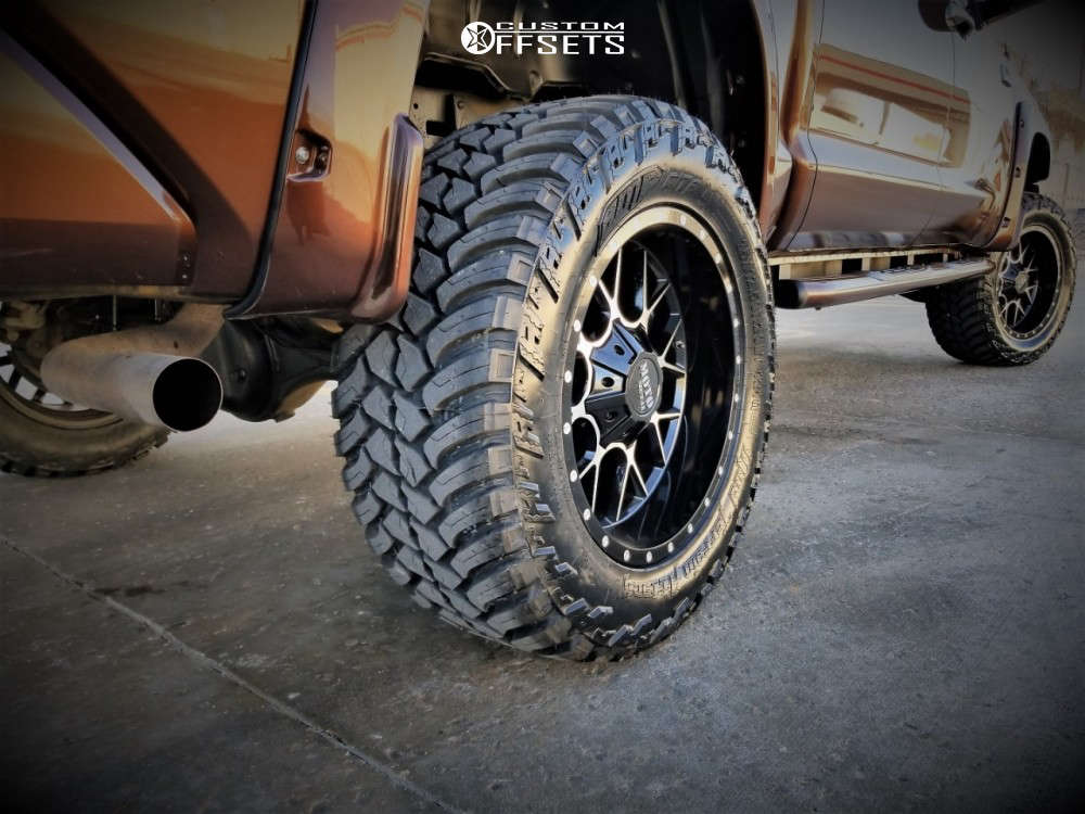 2014 Toyota Tundra with 20x9 0 Moto Metal Mo986 and 35/12.5R20 AMP Mud ...