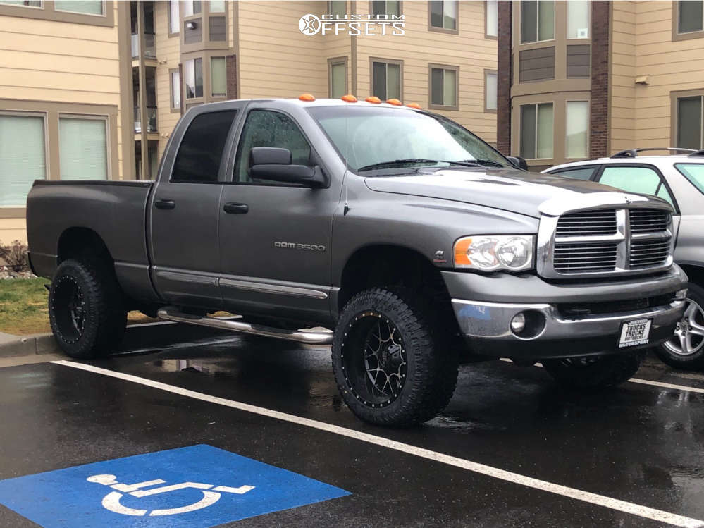 2005 Dodge Ram 3500 with 20x12 -44 Moto Metal Mo986 and 33/12.5R20 ...
