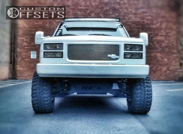 1997 Chevrolet Tahoe with 20x12 -44 Gear Off-Road Big Block and 33/12 ...