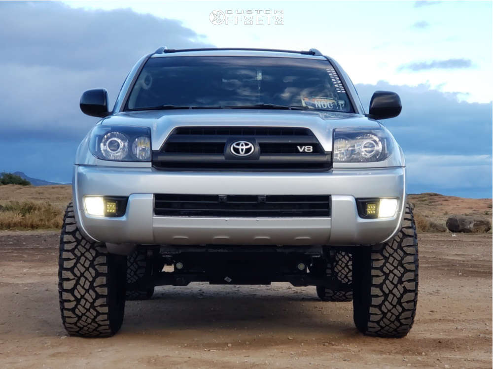 2003 Toyota 4Runner with 18x10 -24 Moto Metal Mo970 and 285/65R18 ...