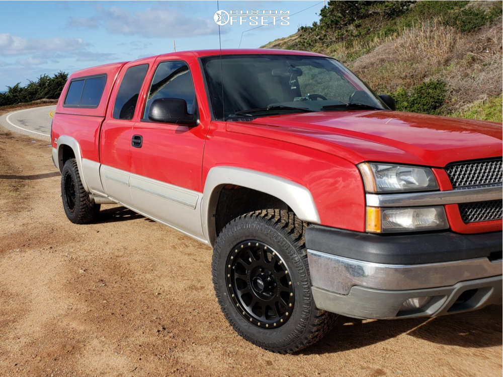 2005 Chevrolet Silverado 1500 Classic with 18x9 18 Method Nv and 285 ...
