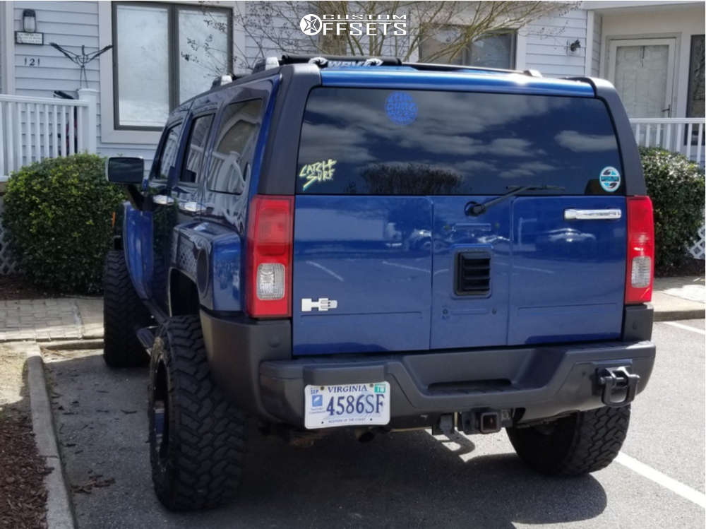 2006 HUMMER H3 with 17x10 -24 Moto Metal Mo962 and 33/12.5R17 Nitto ...