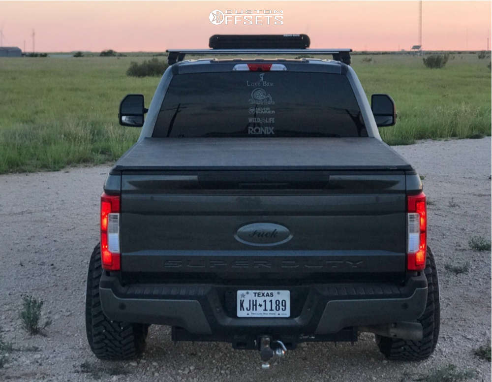 2017 Ford F-250 Super Duty with 22x14 -76 TIS 544V and 33/12.5R22 ...