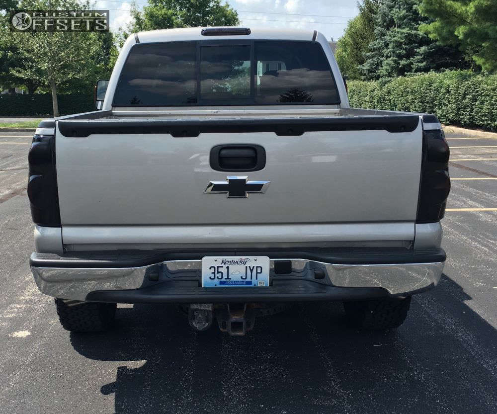 2007 Chevrolet Silverado 1500 Classic with 18x9 -12 XD Spy and 285 ...