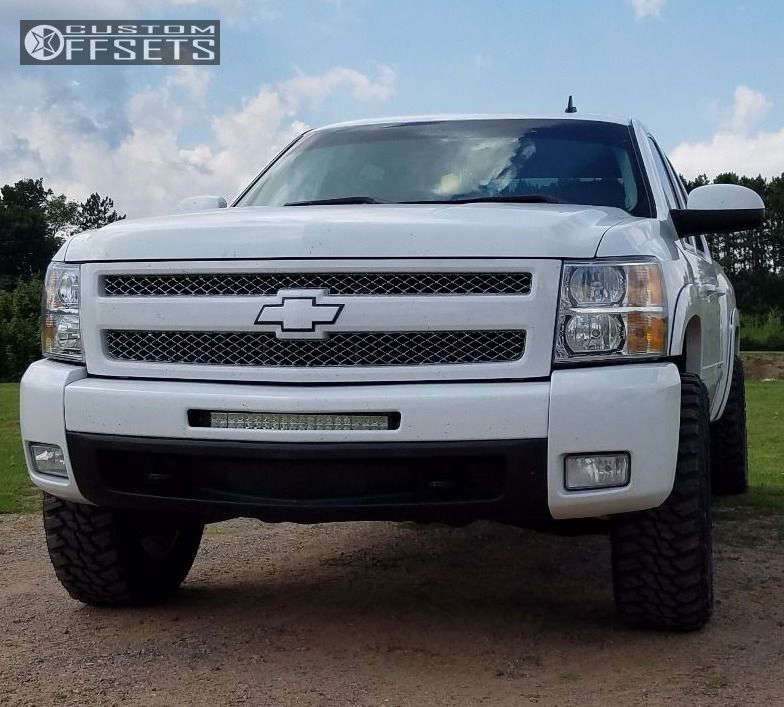 2009 Chevrolet Silverado 1500 with 20x9 20 Fuel Boost and 275/60R20 ...