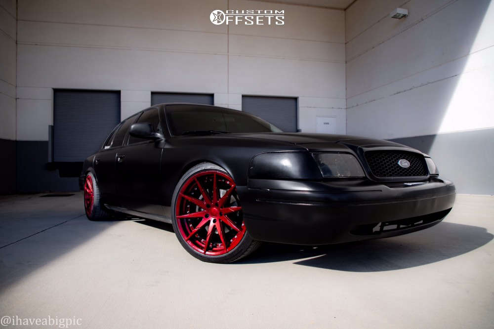 2004 Ford Crown Victoria with 20x10 35 Rosso Zen and 265/35R20 Michelin ...