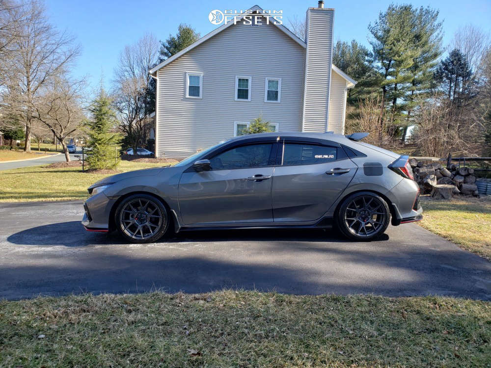 2017 Honda Civic with 18x8.5 35 Konig Ampliform and 235/40R18 ...