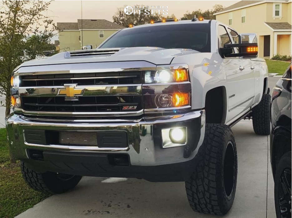 2019 Chevrolet Silverado 2500 HD with 20x12 -44 TIS 544BM and 35/12 ...