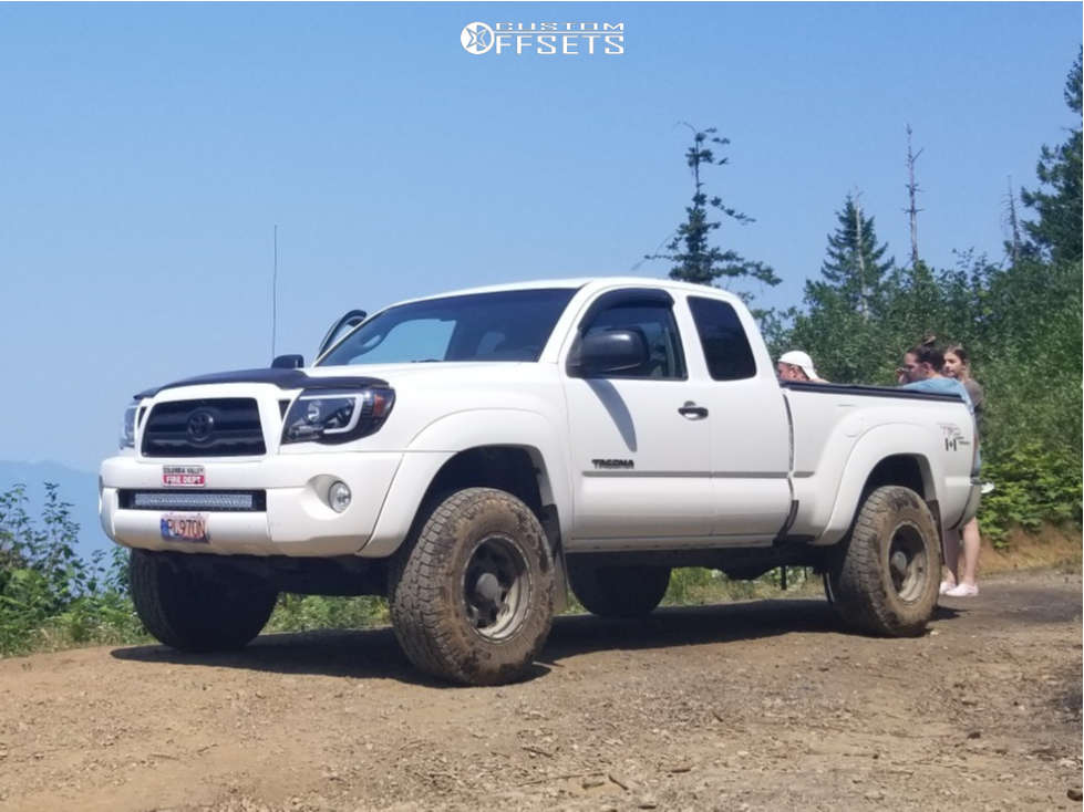 2006 Toyota Tacoma with 16x9 -12 XD XD122 and 265/75R16 Toyo Tires Open ...