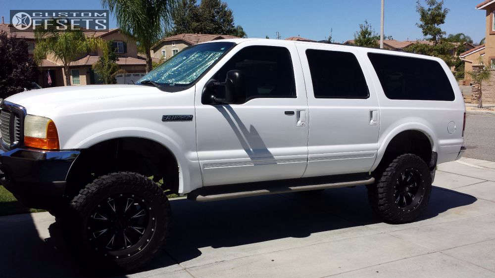 2001 Ford Excursion with 20x10 -24 Fuel Throttle and 35/12.5R20 Federal ...