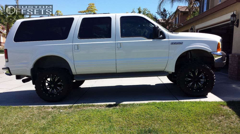 2001 Ford Excursion with 20x10 -24 Fuel Throttle and 35/12.5R20 Federal ...