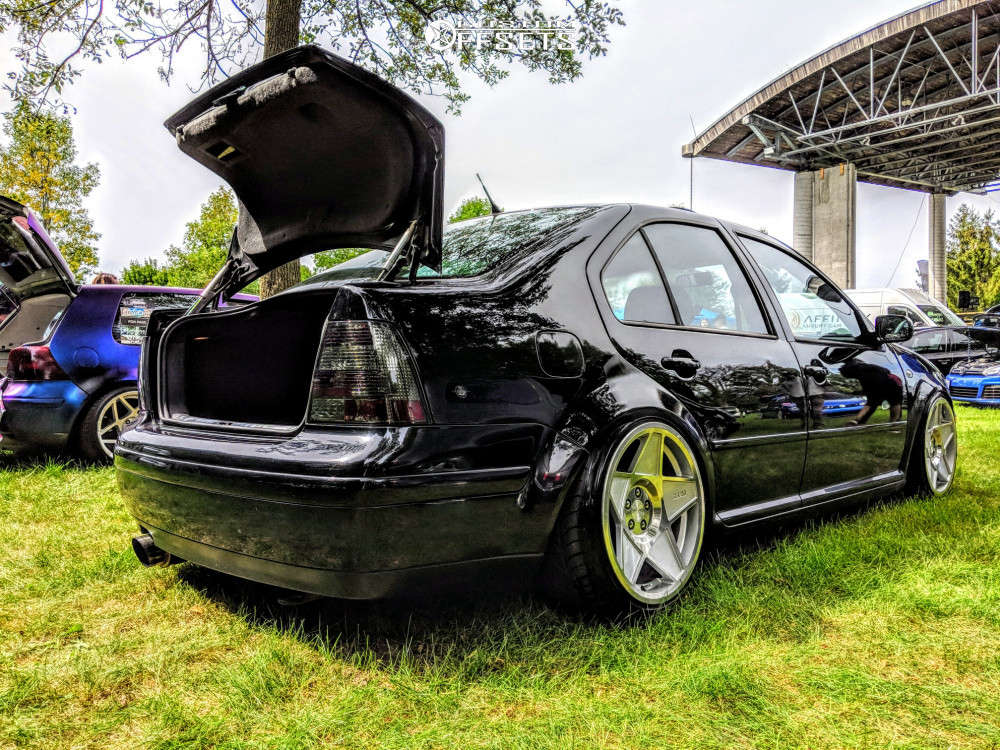 2003 Volkswagen Jetta with 18x8.5 35 3SDM 0.05 and 215/35R18 Nitto Dura ...