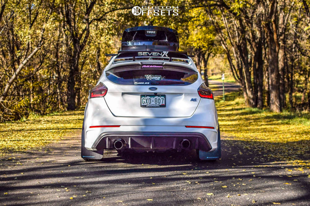 2017 Ford Focus with 18x9.5 40 SevenK Hydra 2-piece and 245/40R18 ...