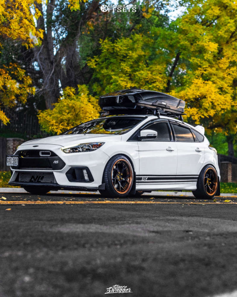 2017 Ford Focus with 18x9.5 40 SevenK Hydra 2-piece and 245/40R18 ...
