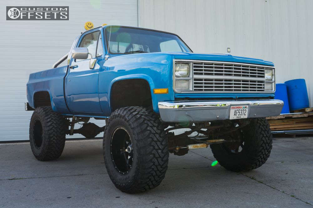 1984 Chevrolet K10 with 20x12 -44 Moto Metal Mo970 and 40/15.5R20 Toyo ...