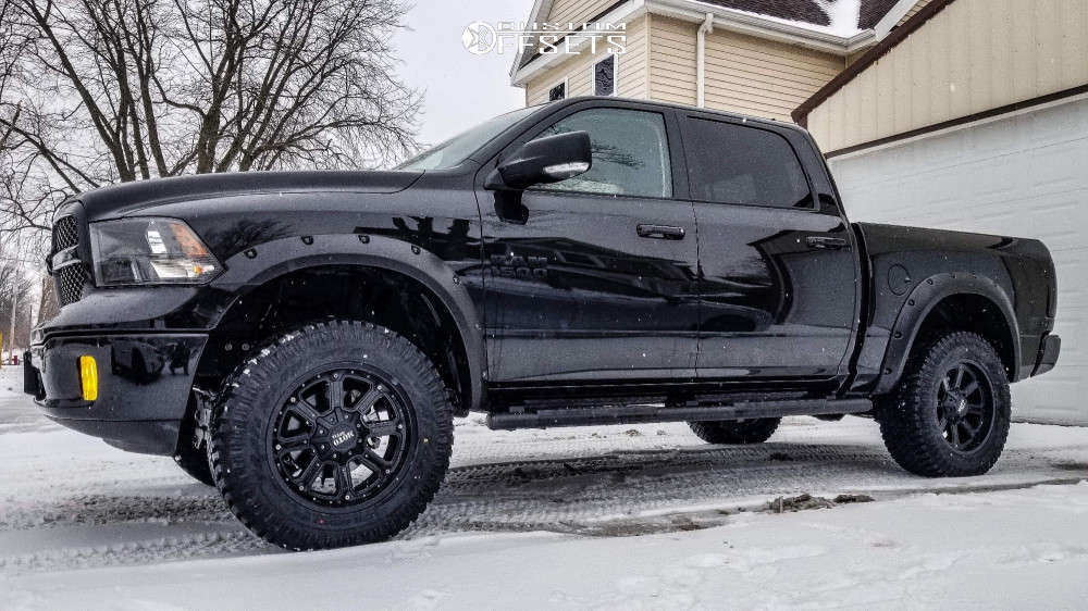 2018 Ram 1500 with 20x9 -12 Moto Metal Mo984 and 35/12.5R20 Atturo ...