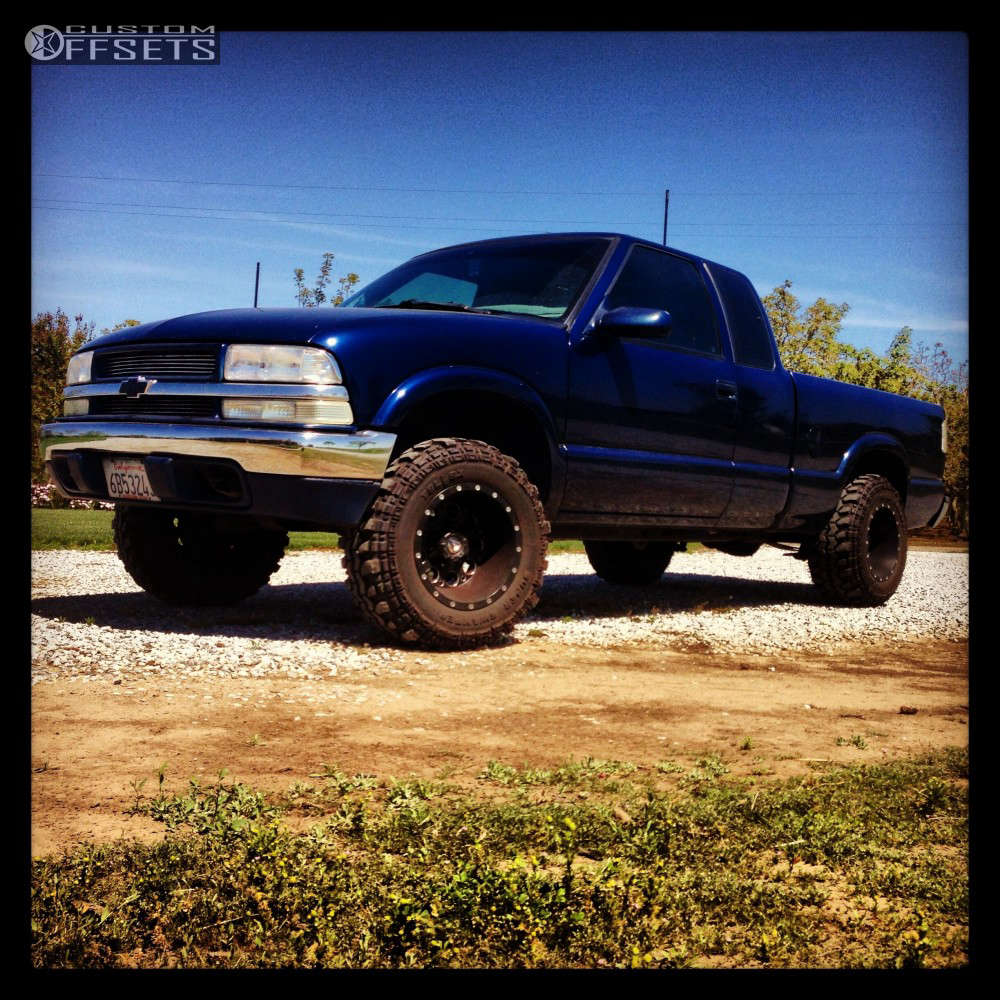 1999 Chevrolet S10 with 15x10 -43 Fuel Revolver and 29/10.5R15 Super ...