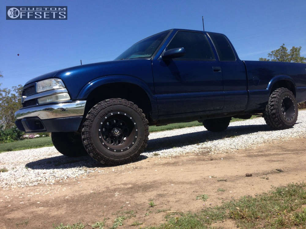 1999 Chevrolet S10 with 15x10 -43 Fuel Revolver and 29/10.5R15 Super ...