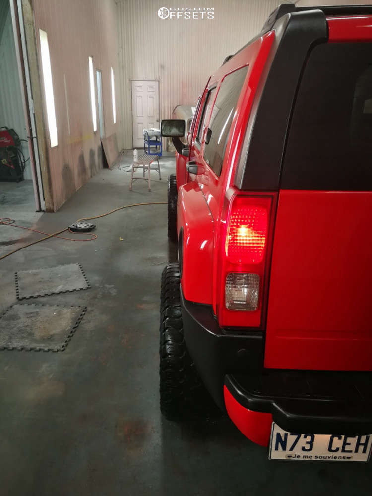 2007 HUMMER H3 with 20x10 -18 Fuel Stroke and 285/55R20 AMP Terrain ...