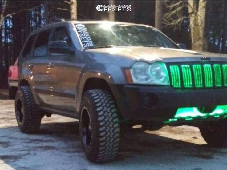 2005 Jeep Grand Cherokee with 17x10 -24 Moto Metal Mo962 and 265/70R17 ...