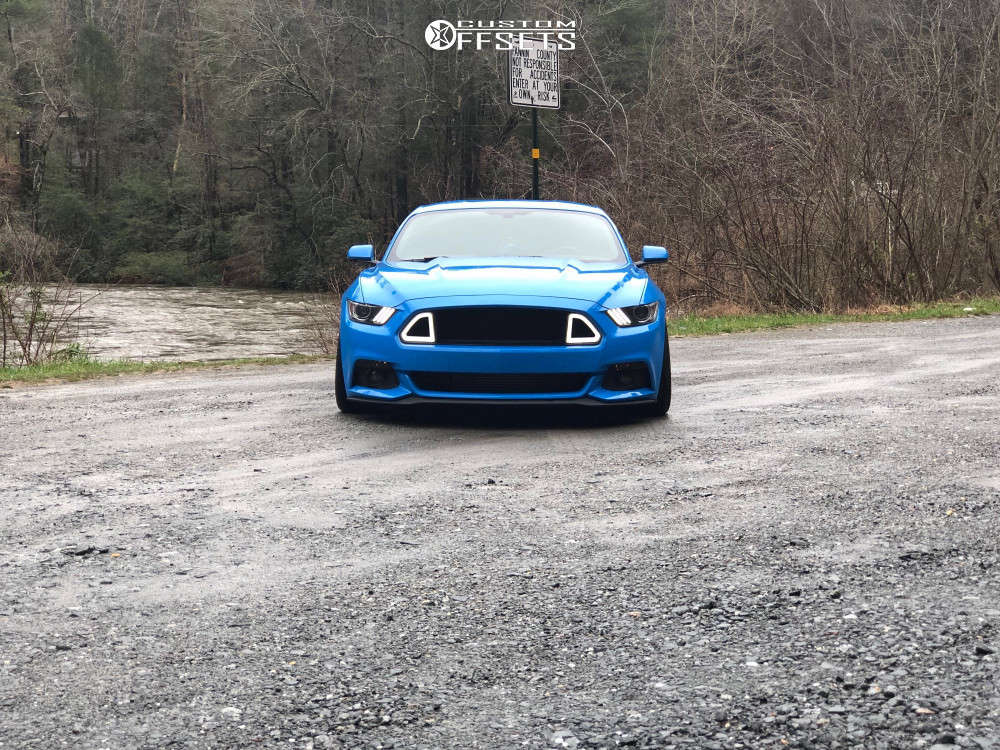 2017 Ford Mustang with 20x9.5 33 RTR Tech 7 and 255/35R20 Nitto Invo ...