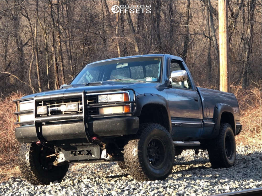 1990 Chevrolet K1500 with 15x8 -22 Mickey Thompson Sidebiter Ii and 33/ ...