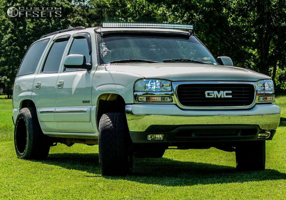 2005 GMC Yukon with 20x12 -44 Gear Off-Road Big Block and 305/50R20 ...